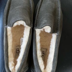 UGG | Shoes | Ugg Slippers Size 9 | Poshmark